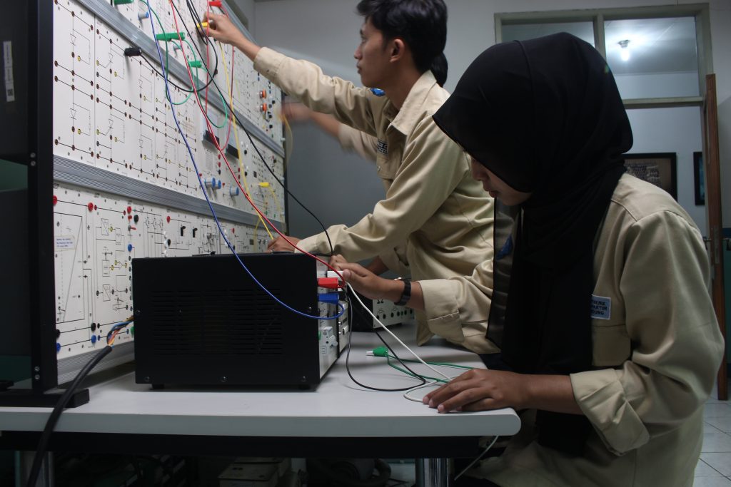 Laboratorium Motor Listrik & Teknik Penggerak – Pascasarjana Politeknik ...